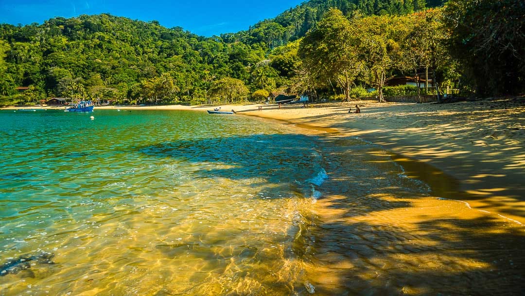 Praia do Flamengo (foto: https://ubatubaguide.com.br/praias/sul/praia ...