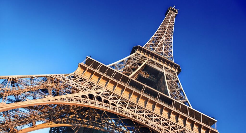 10 Curiosidades sobre a Torre Eiffel que você nem imaginava